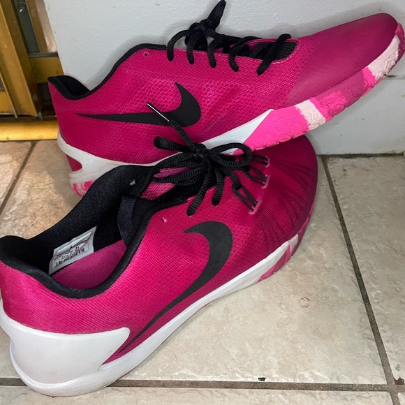 Nike | Shoes | Nike Hyperchase Pink Breast Cancer Awareness Ribbon ...